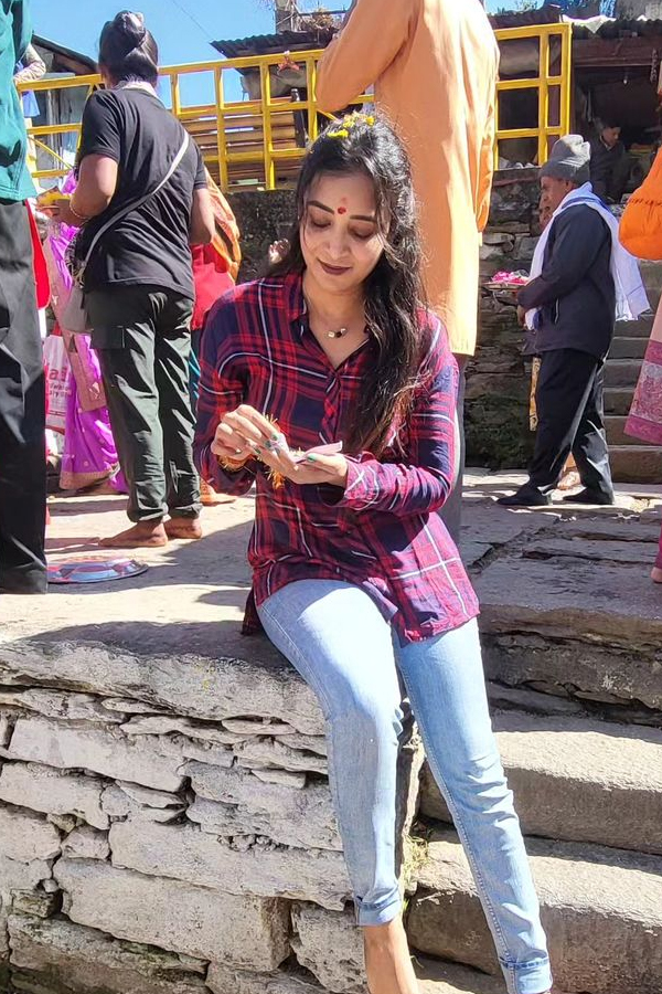 త్రియుగి నారాయణ్‌ ఆలయంలో బిగ్‌బాస్‌ బ్యూటీ (ఫోటోలు) | Actress Bhanu Sri Devotional Photos At ...